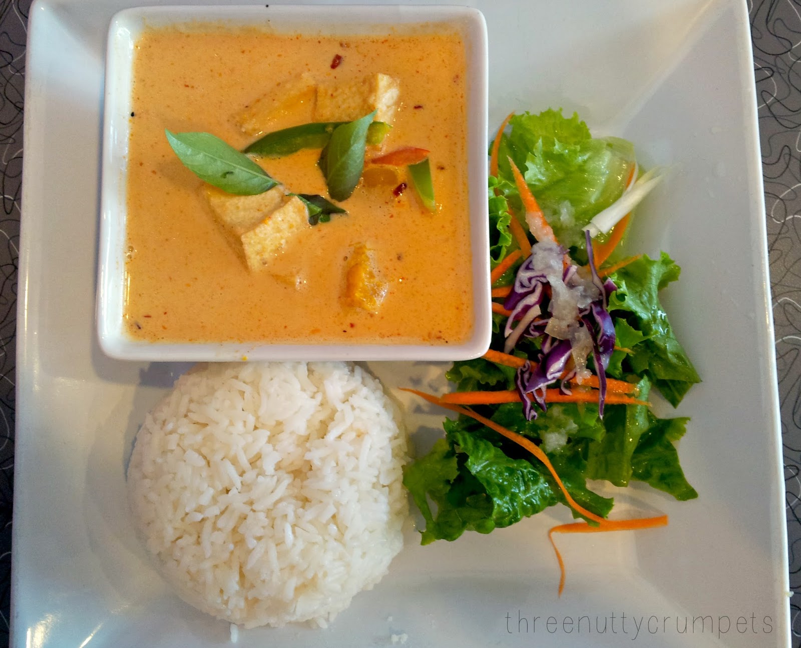 Three Nutty Crumpets: Tip Thai Restaurant