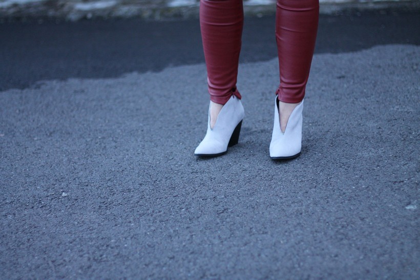 THE DREAM IS PARIS: How to wear burgundy lader pants