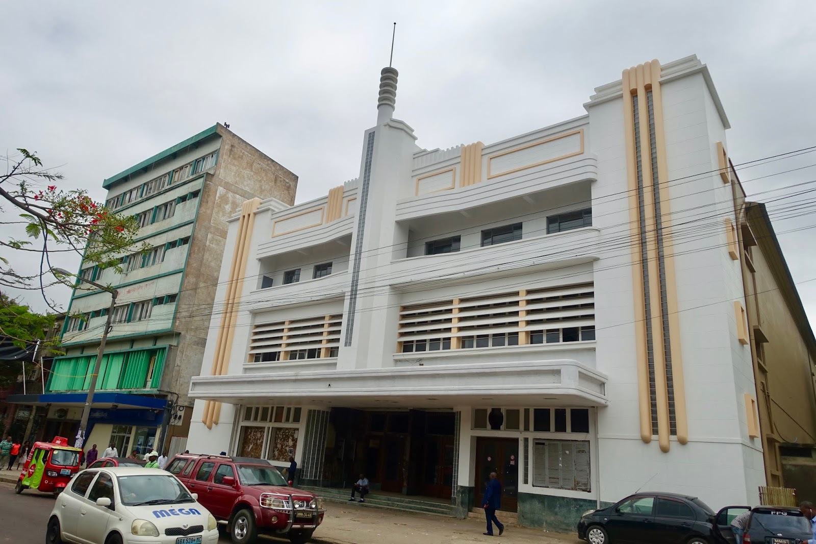 Adrian Yekkes: Maputo Art Deco