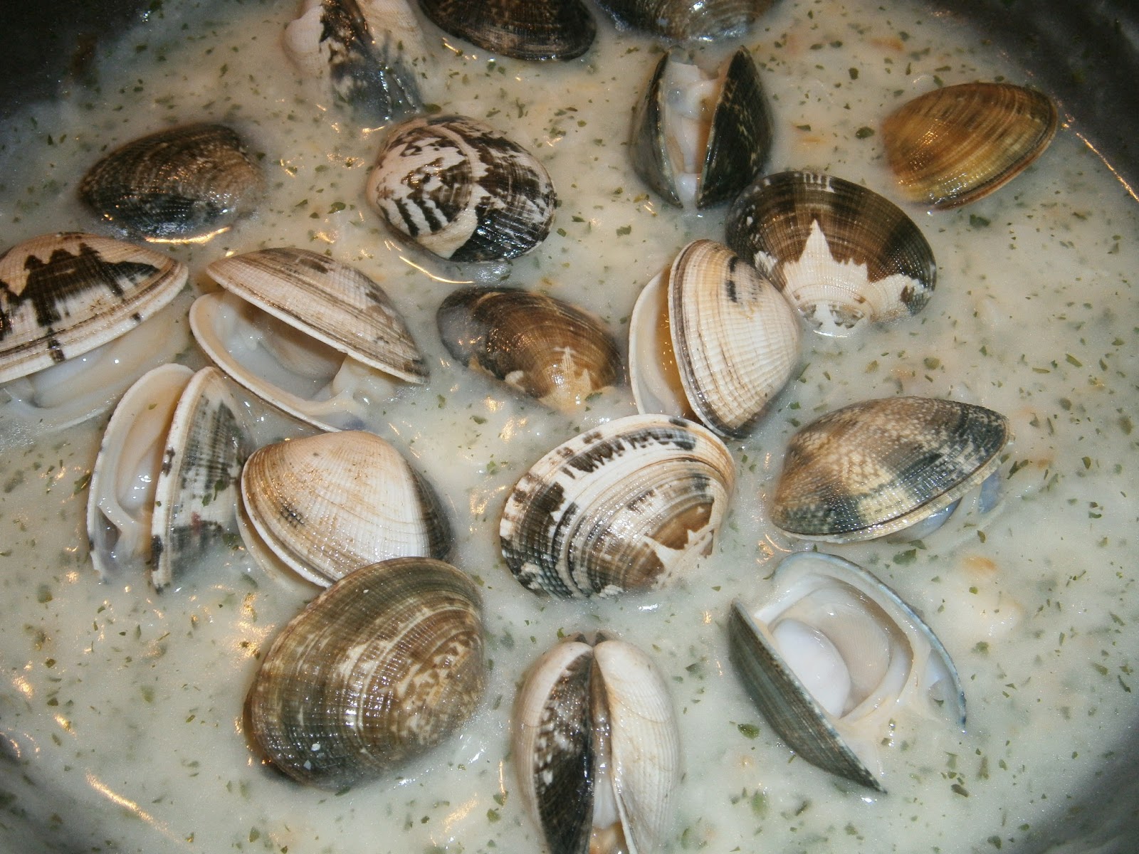 Almejas a la marinera ~ Best spanish cuisine