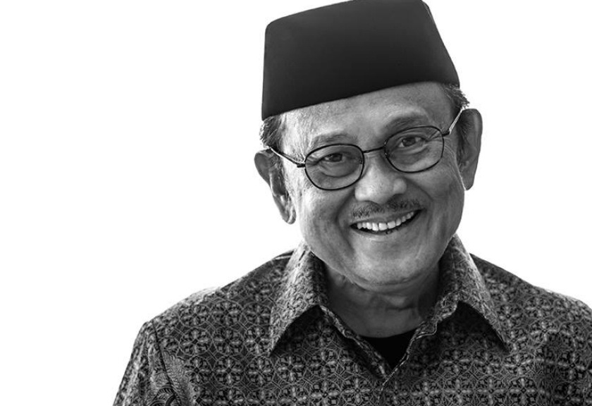 Profil, Biodata dan Biografi BJ. Habibie, Ahli Teknologi Pesawat Yang ...