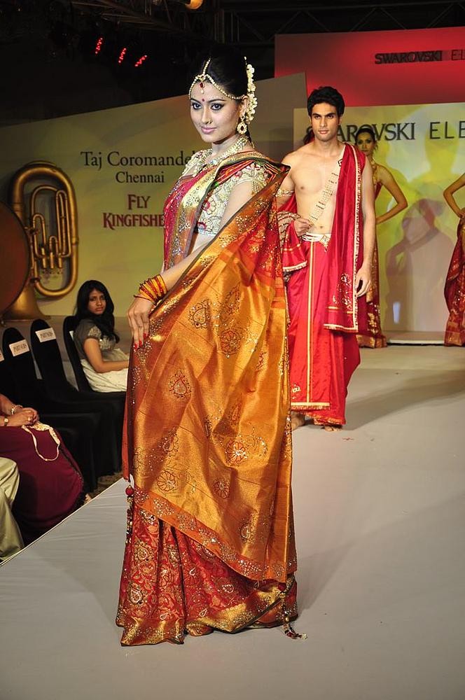 Sneha beautiful in Wedding PattuSari Stills ~ MovieONE Gallery