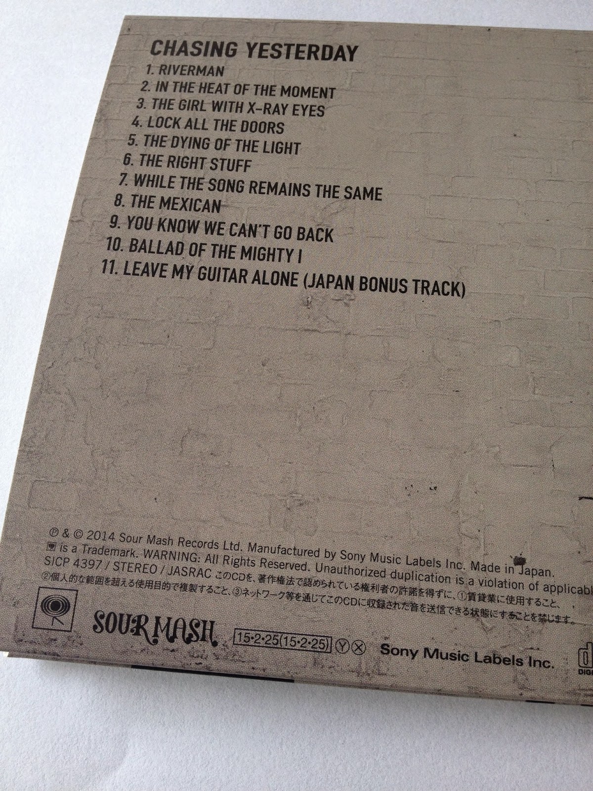 High Flying Birds Collector: Album - Chasing Yesterday (Japan)