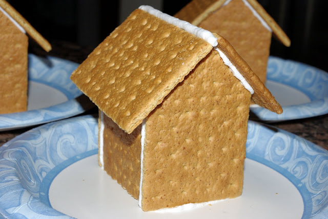 15 Gingerbread Houses To Make With Kids Planet Smarty Pants 15-gingerbread-houses-to-make-with-kids-planet-smarty-pants