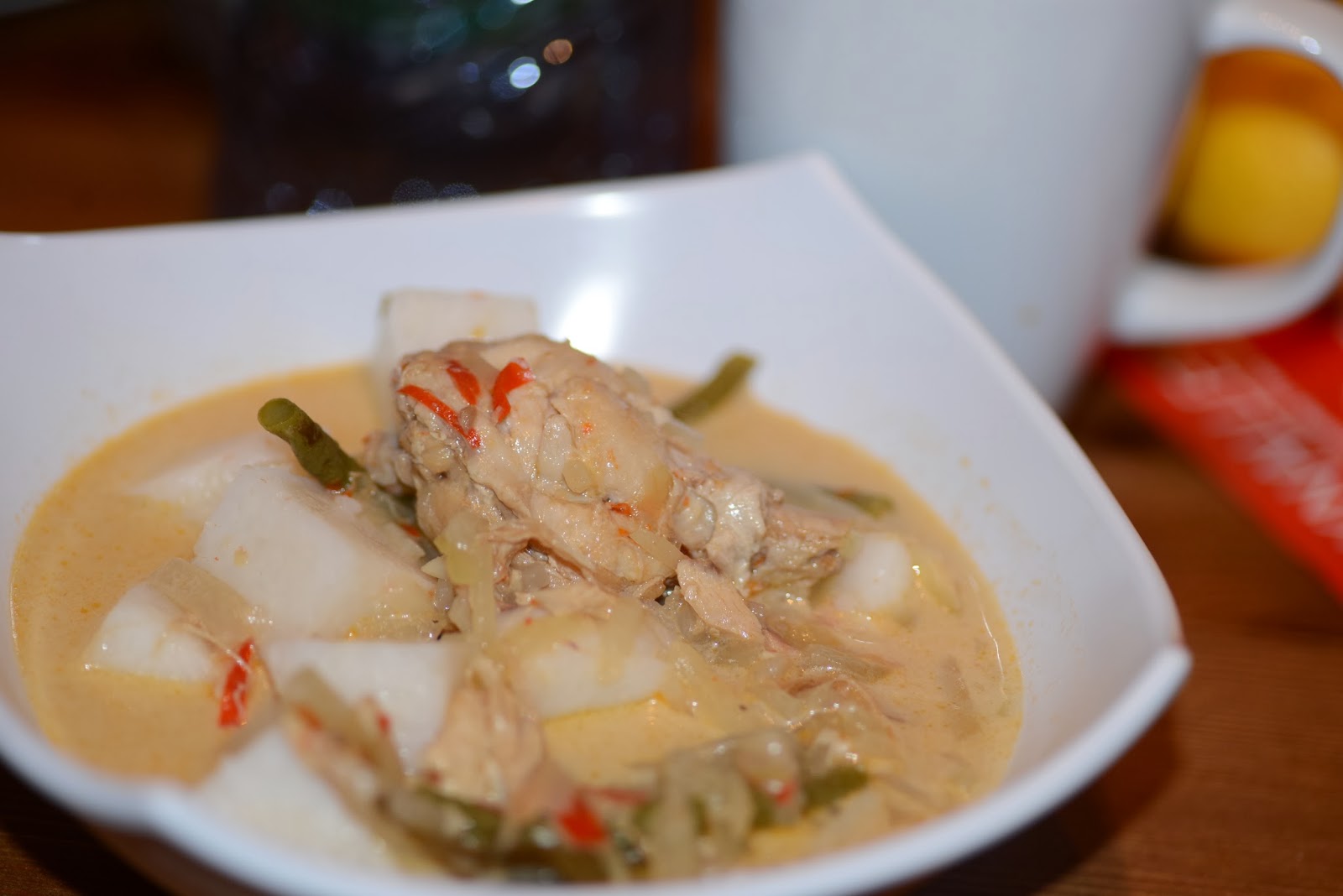 "Catatan Bunda Tika": Lontong sayur Ayam Lodeh