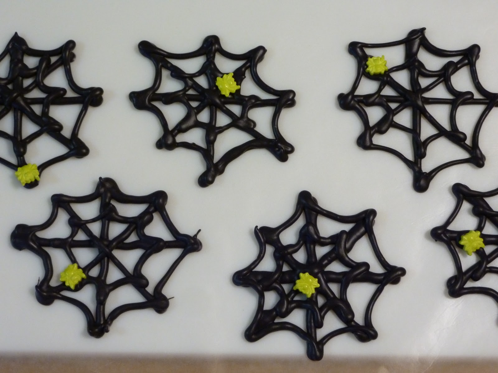 Spiderweb Cupcakes - Happy Hour Projects