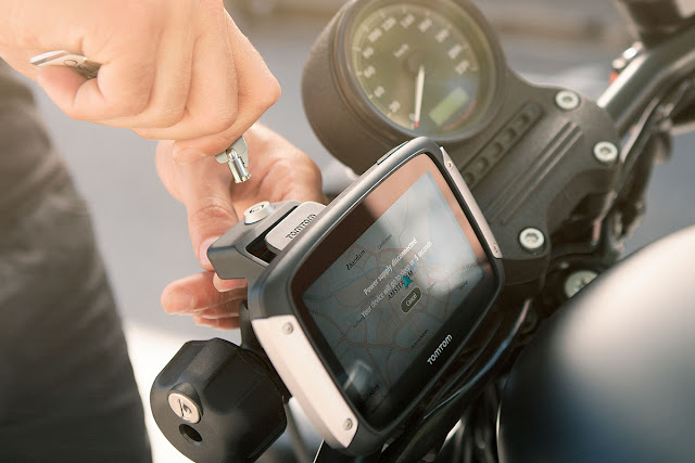 Kustom Store Motorcycles: Nouveau : GPS pour motards Tomtom et Garmin