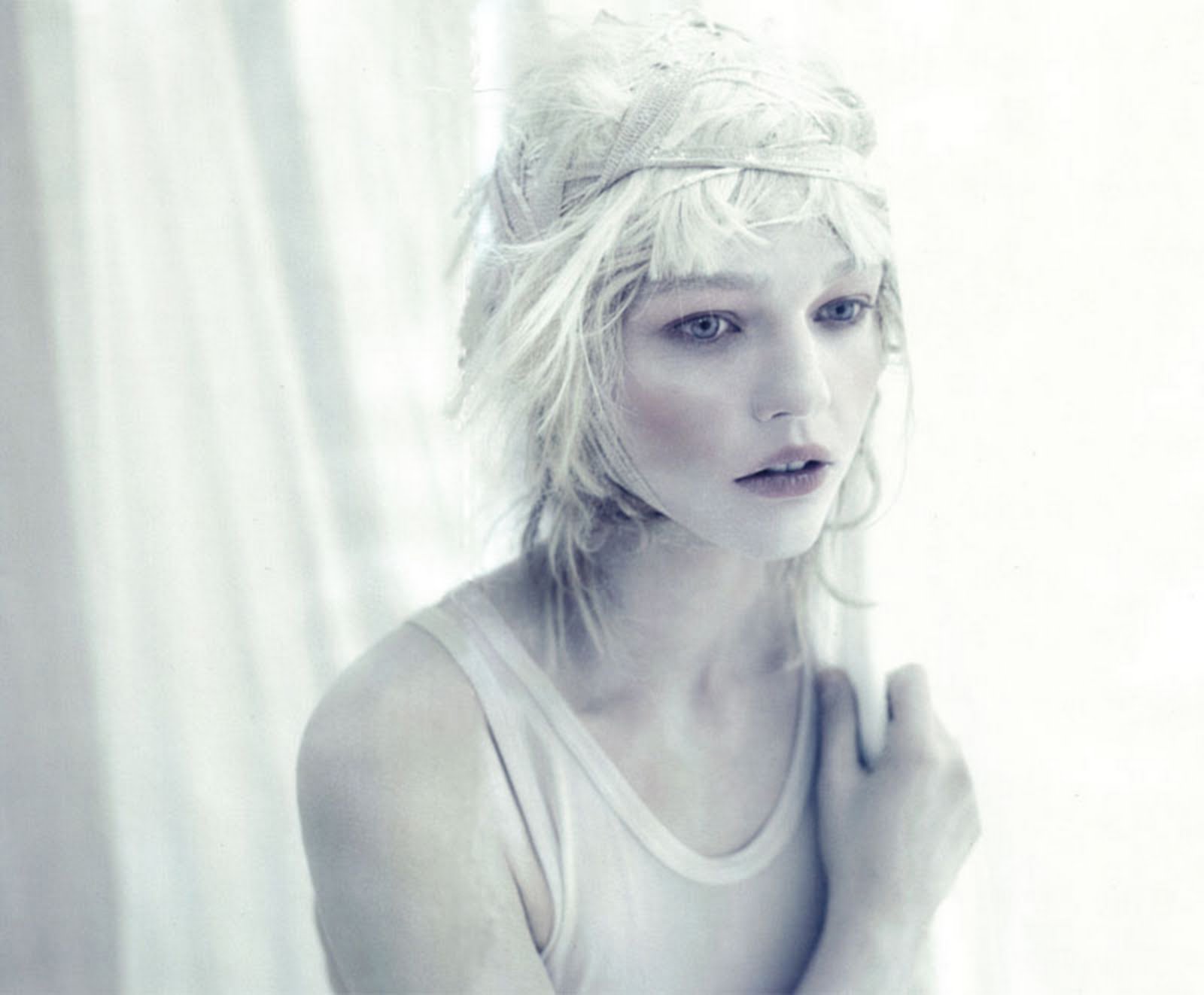 Watchful Eye of Venus: A white story by Paolo Roversi