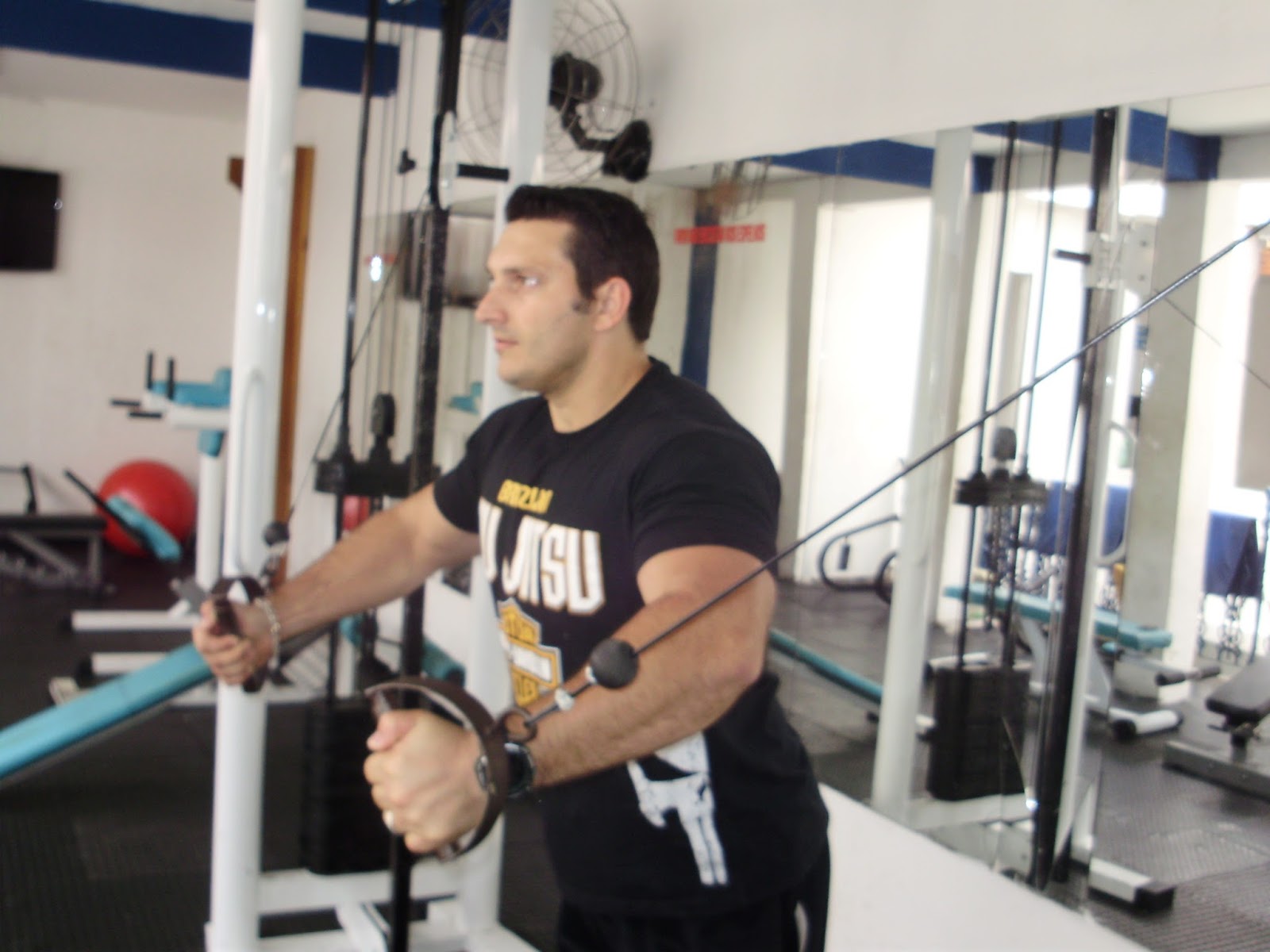 músculos de pedra: Peitoral no Cross Over