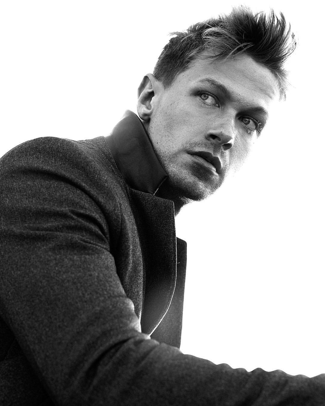 MANNEQUIN : Bill Barrett photographié par Diabe Sale. - AVANT GARDE