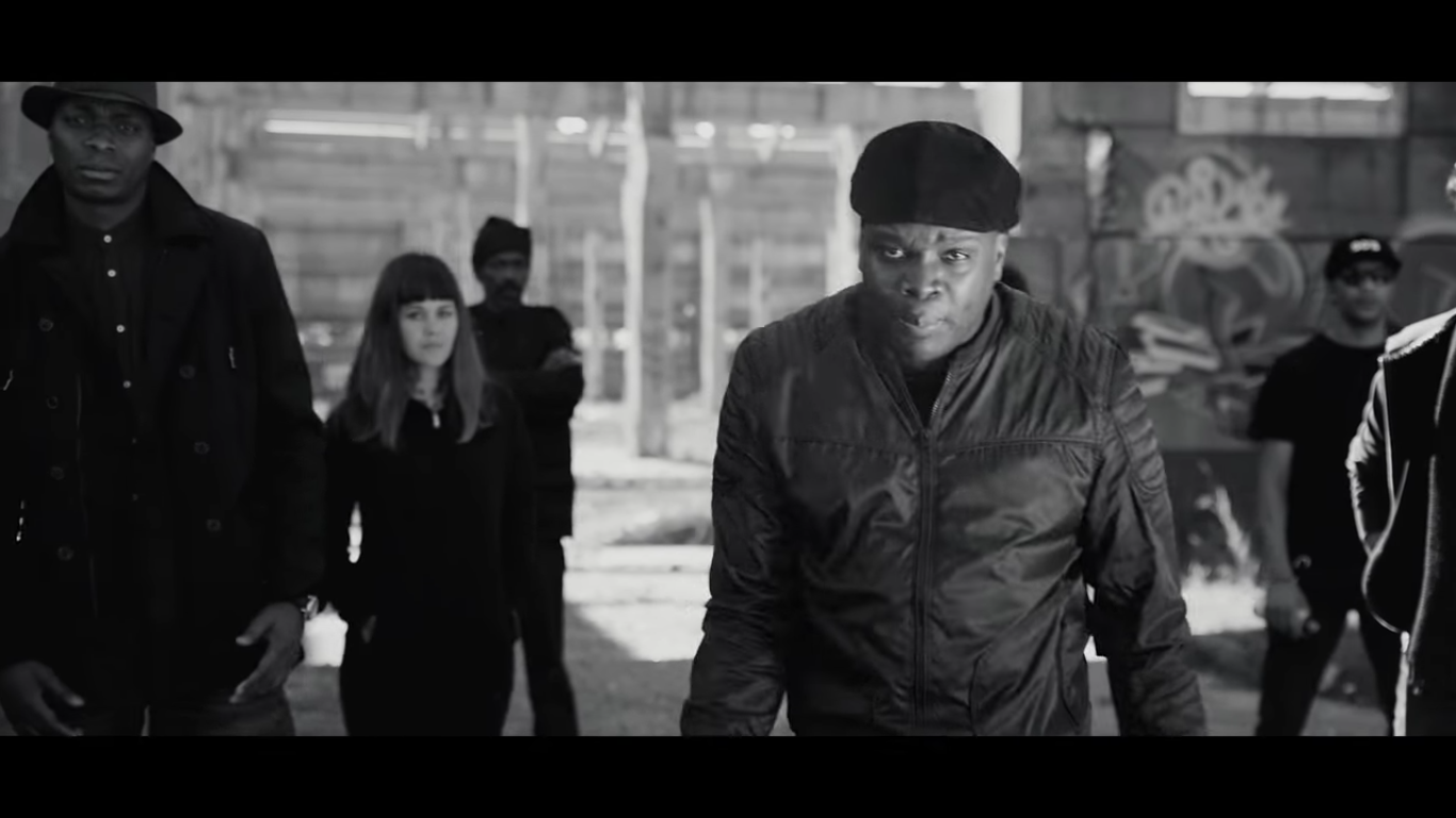 Valete volta com um "Rap Consciente" em seu novo clipe