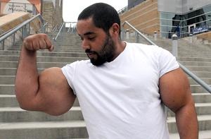 biggest body builders: biggest bodybuilder mustafa ismail