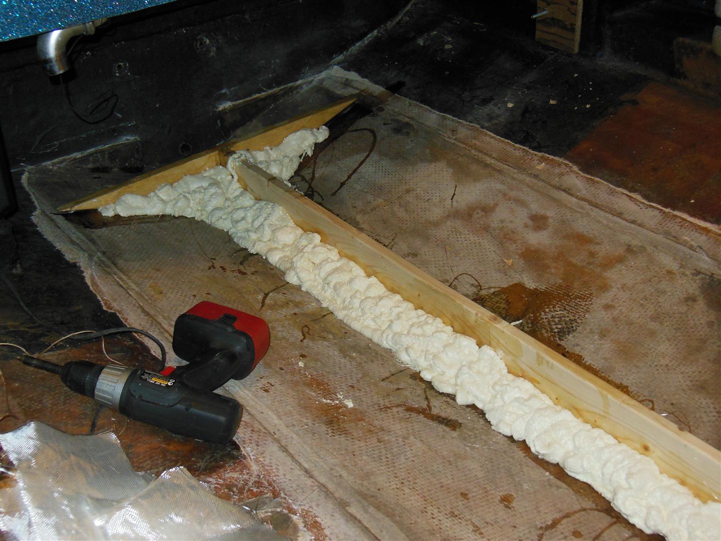 1979 Checkmate Trimate II: December 28th, 2012 - The Floor, Stringer