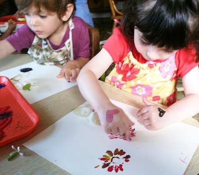 art and soul preschool: Flower Printing