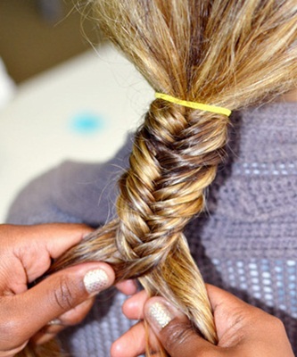 5 Langkah Mudah Membuat Kepang Rambut Fishtail | Tutorial Menata Rambut ...