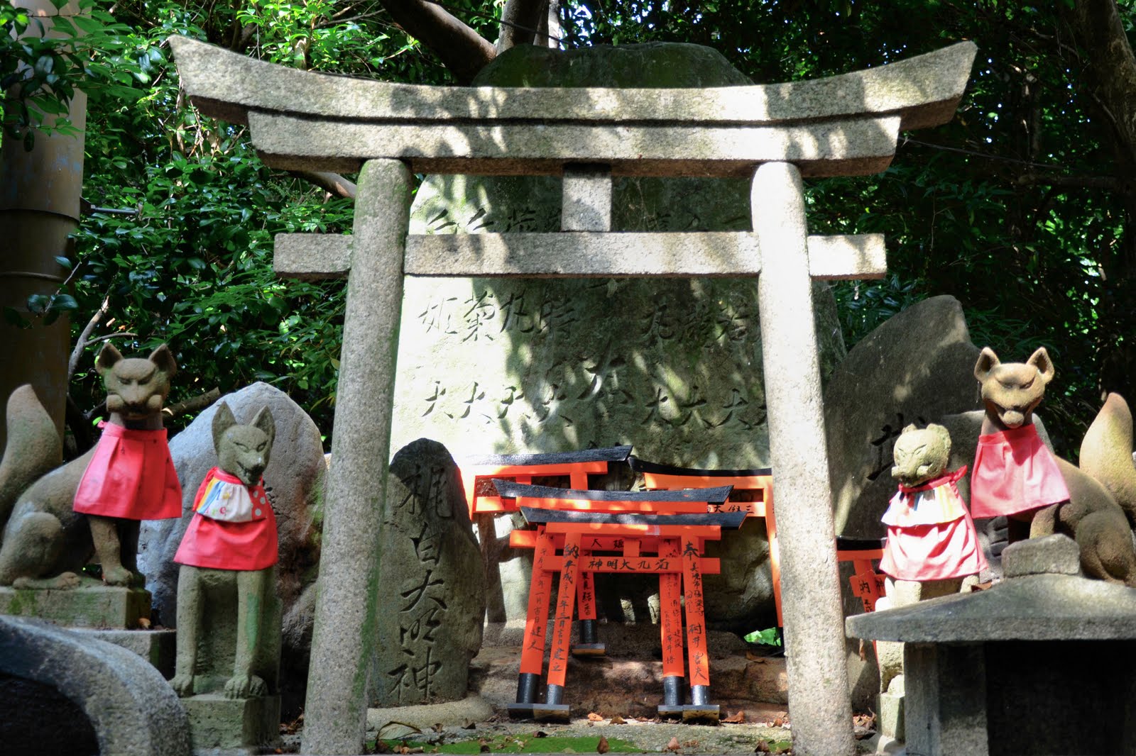 The Nomadic Pinoy: Gates & Temples