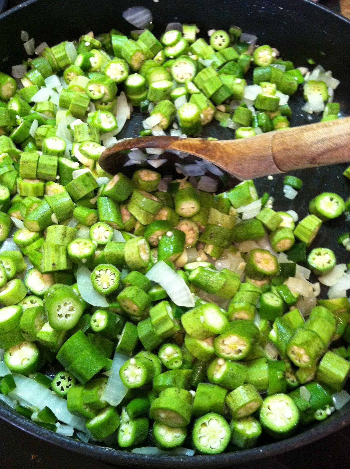 Little Magnolia Kitchen: Simply Southern Okra and Tomatoes