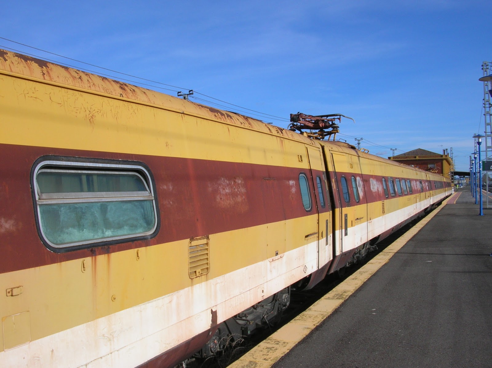Renfe serie 443 "platanito" un tren basculante y singular