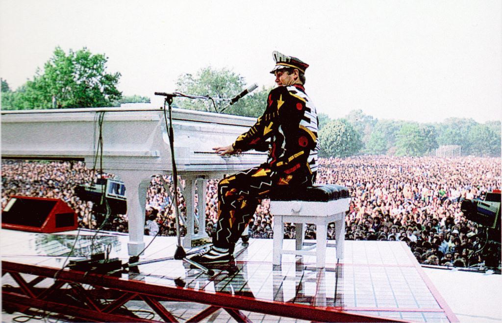 ThessBomb: Elton John - Imagine (In Central Park New York, 1980)