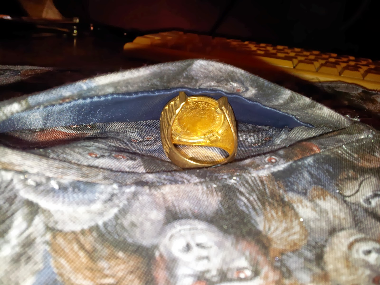 Fabric8 On-line. Textile News and Views: Sewing Double Welt Pockets.