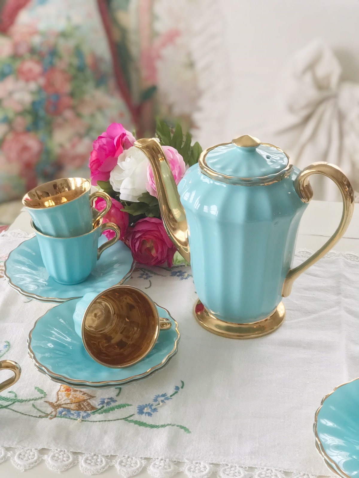 The Empty Nest: Gorgeous Wade of England turquoise and gold tea set