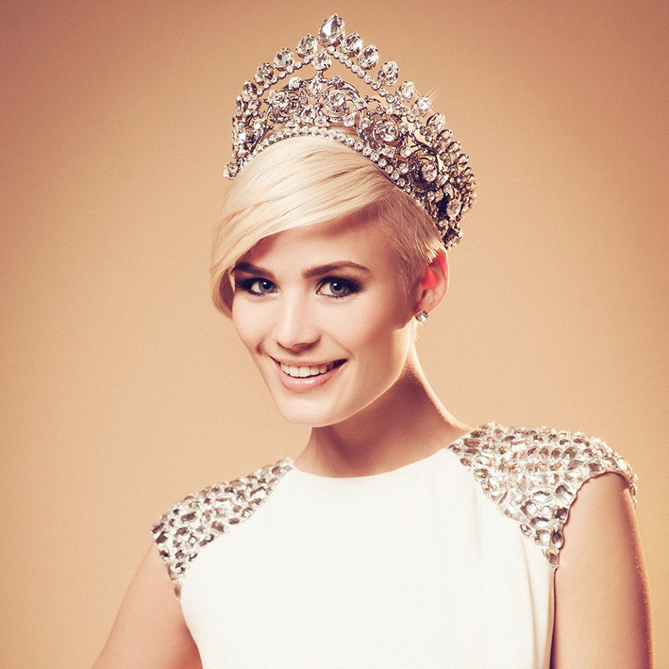 Amy Willerton: Miss Switerzerland Universe 2013 - Dominique Rinderknecht