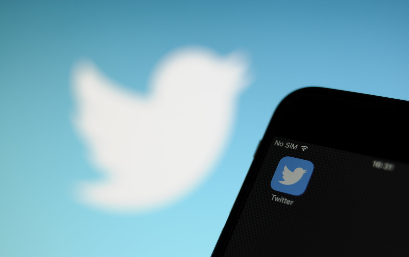 Twitter security flaw allows takeover of some UK accounts