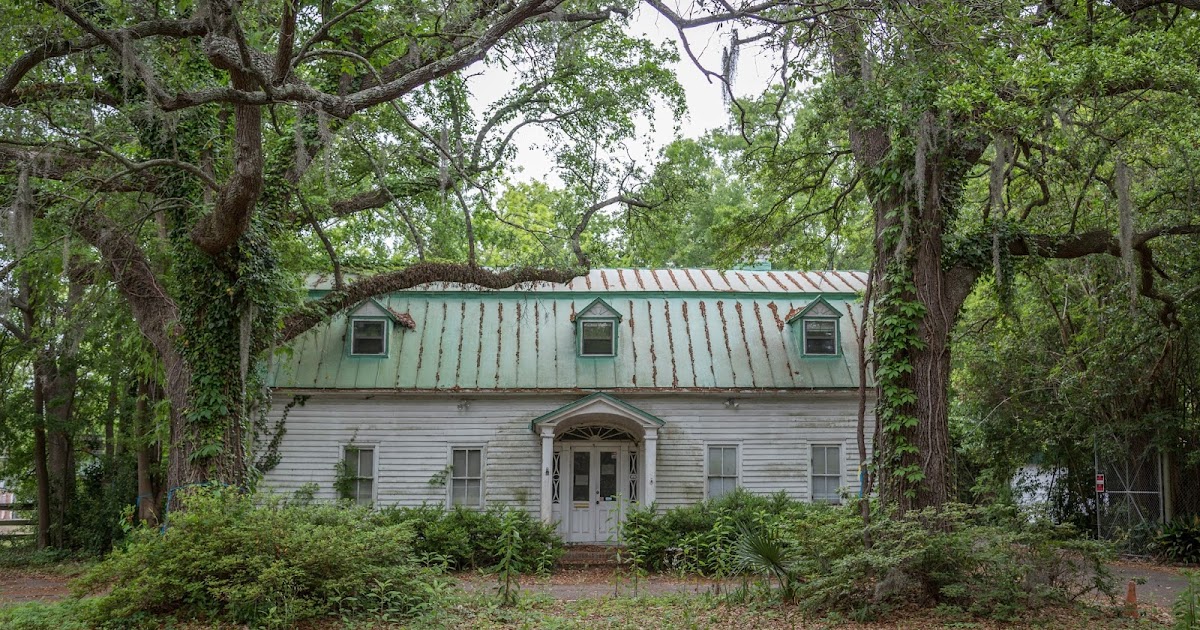 Charleston Daily Photo: Buildings at Hampton Park