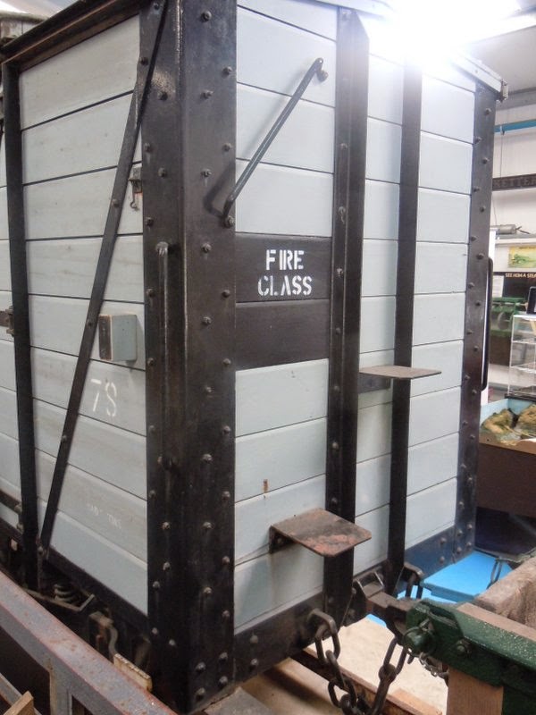 Michael's Model Railways: RNAD Vans