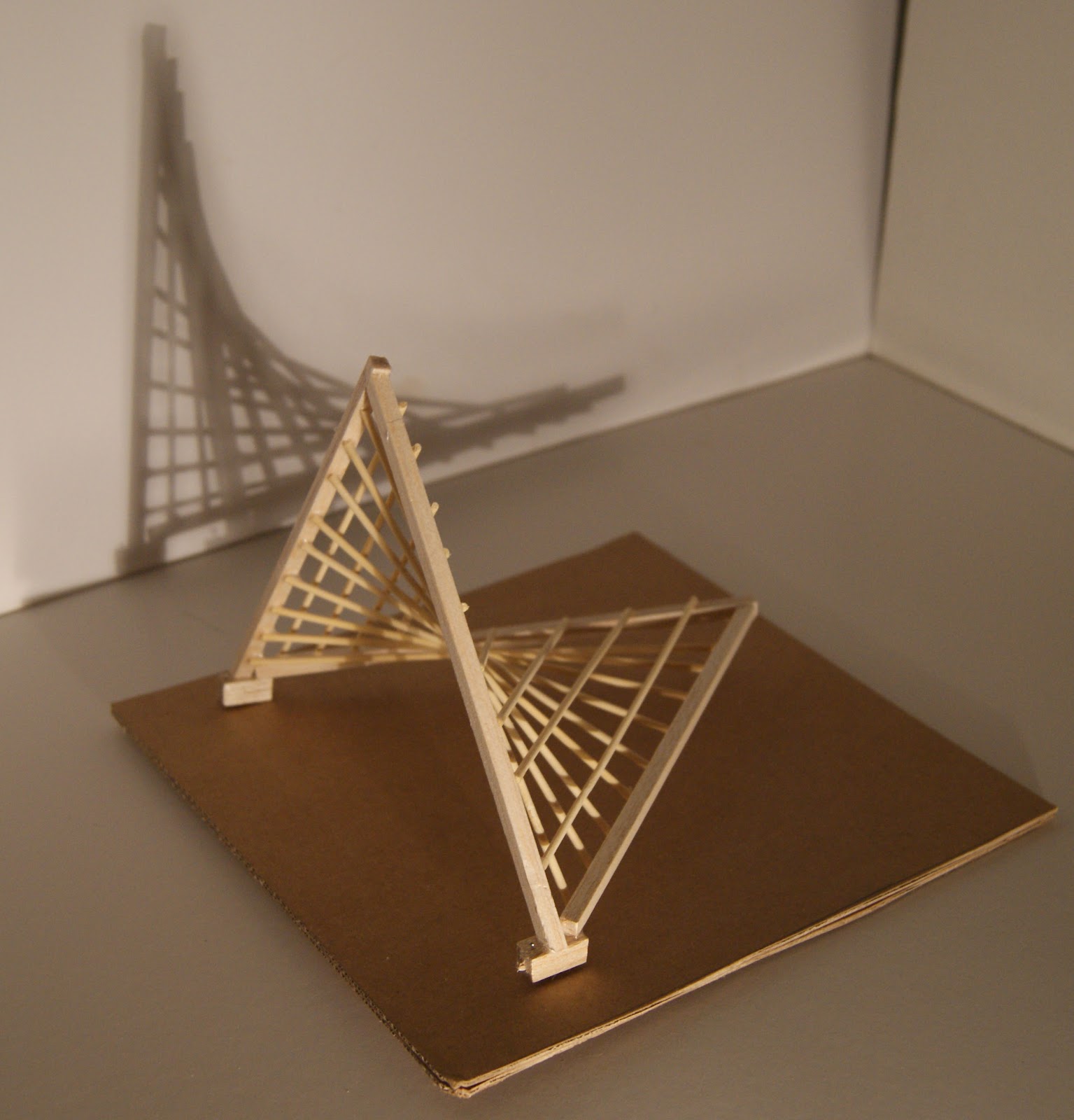 ¿Natural o artificial?: Estudio del paraboloide hiperbólico y sus ...