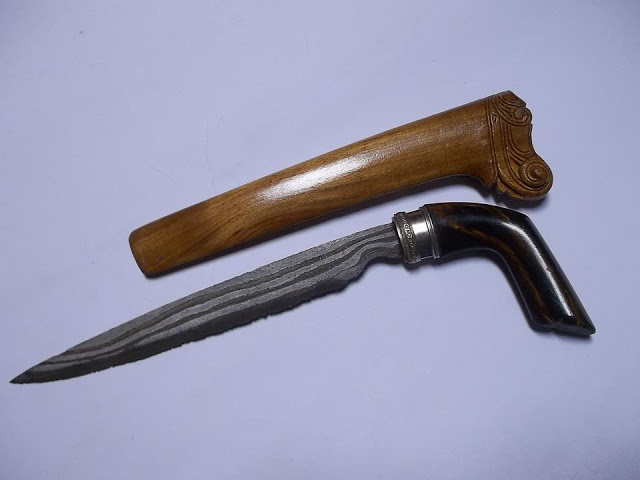 Berbagai Macam Bentuk Badik - Badik Pamor