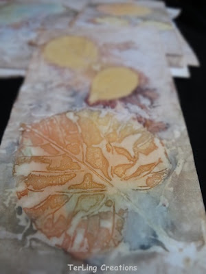 Terrie ~.~ smiling.....: Botanical imprints on paper 紙上植物移印染