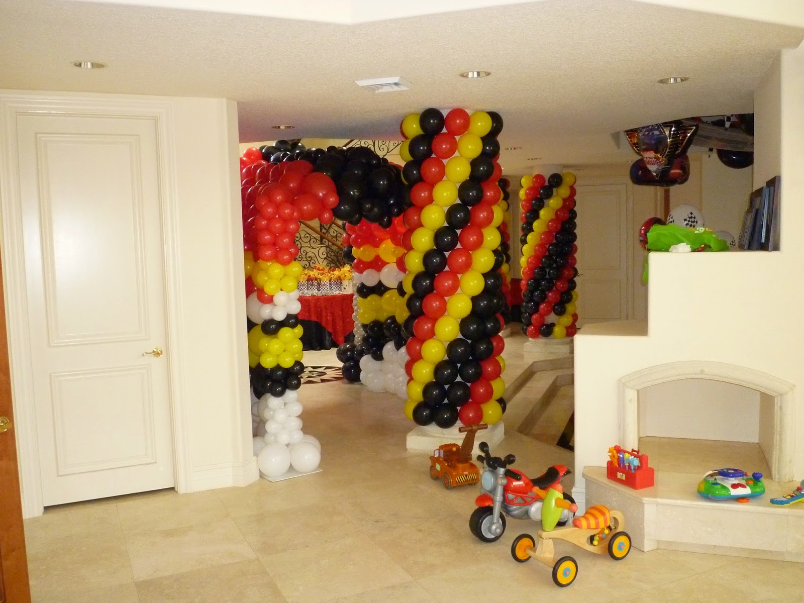 DreamARK Events Blog: Elegant Columns Wrapping by Balloons.