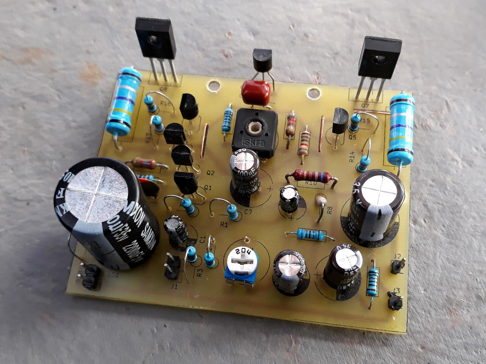 Amplificator audio de 10 W cu tranzistoare · One Transistor [RO]