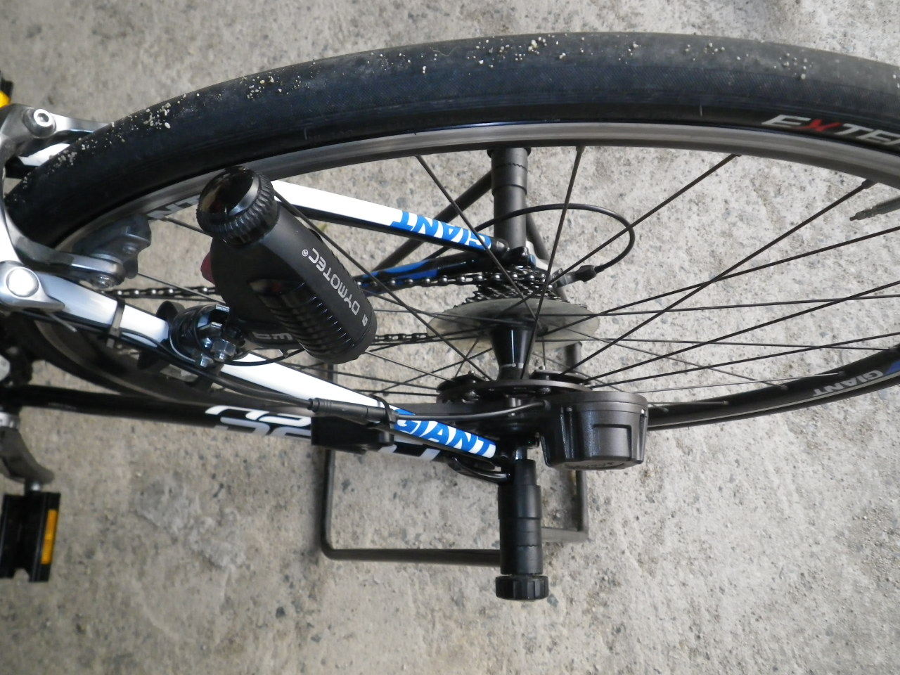 ranobe.com: DEFYにDS1-Rとボトルダイナモ Dymotec 6 装着してUSB給電確認