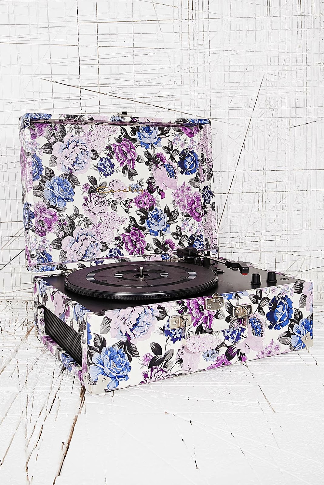 Domestic Sluttery: Girl, Put Your Records On: Crosley's Floral Turntables