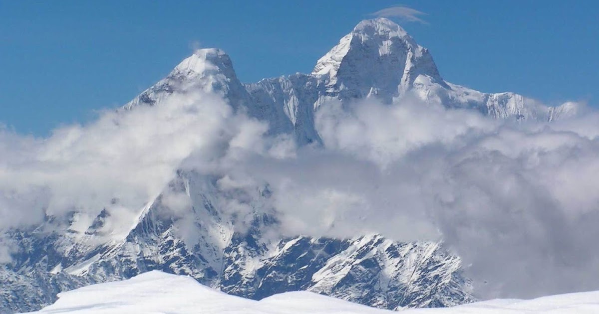 ADVENTURE: The only Mount Snow in Indonesia - Mount Jayawijaya