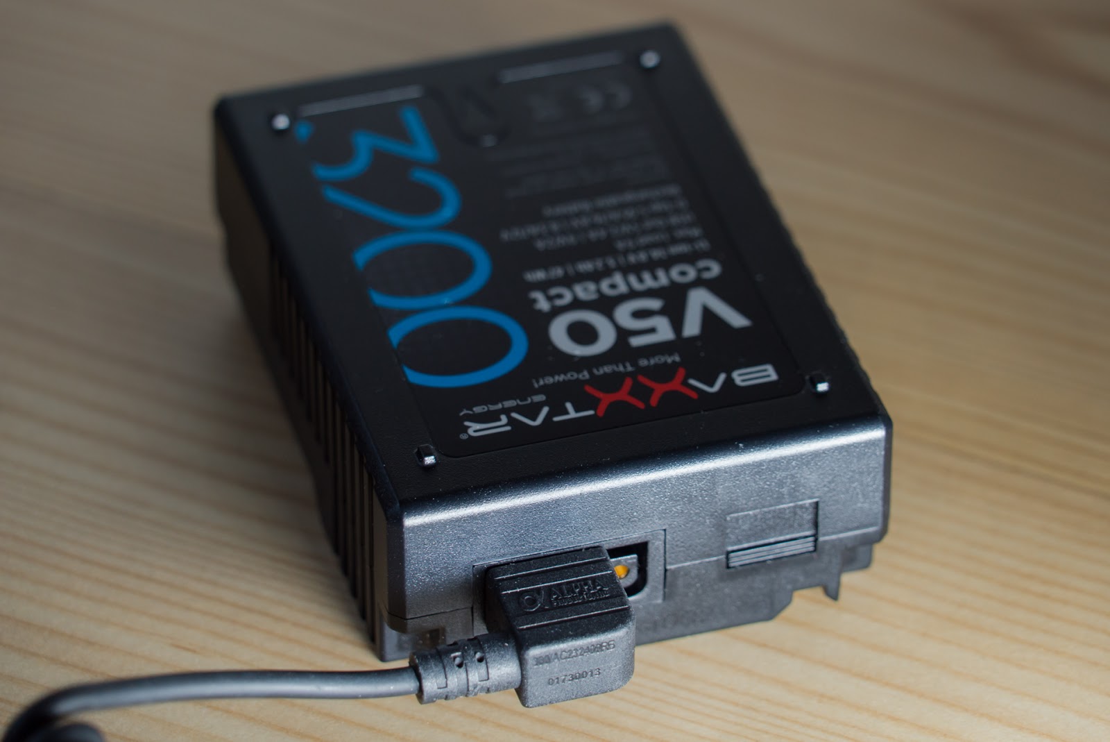 DerranNL: REVIEW: PRO V-Mount Compact Batteries from BAXXTAR