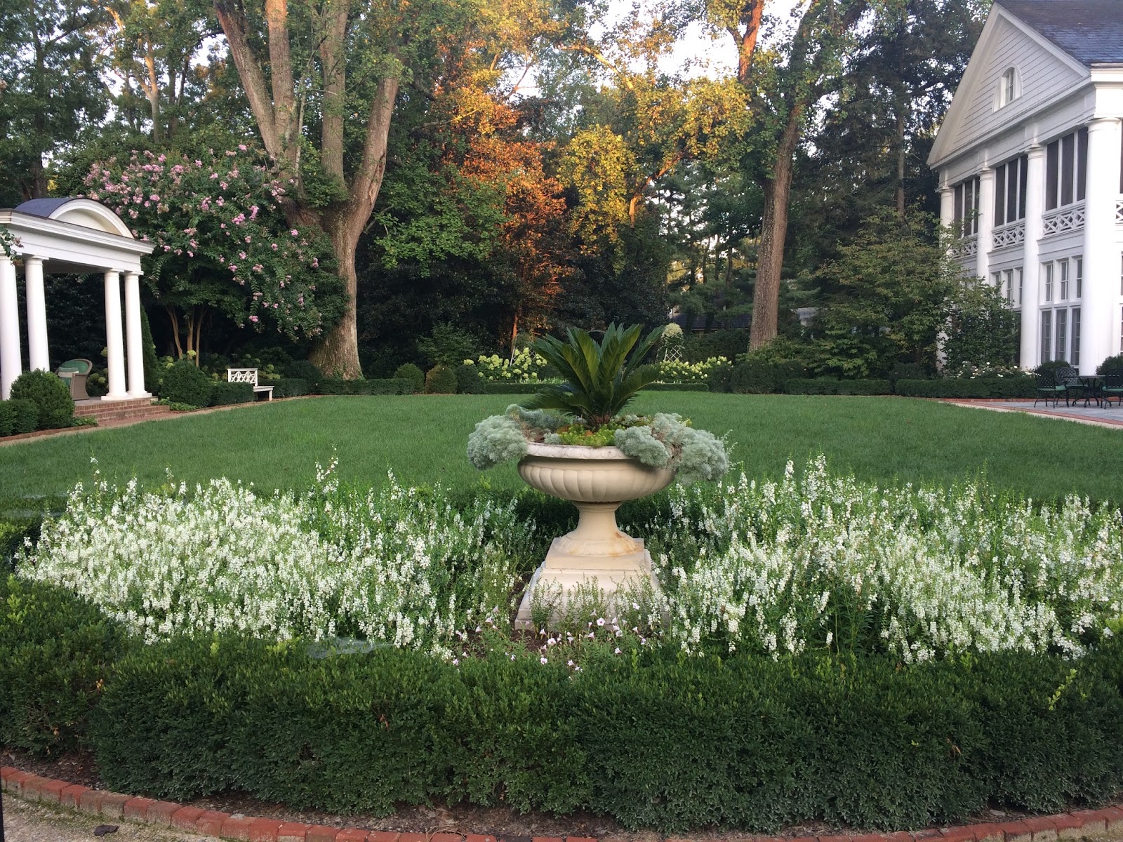 My Notting Hill: The Duke Mansion Gardens!