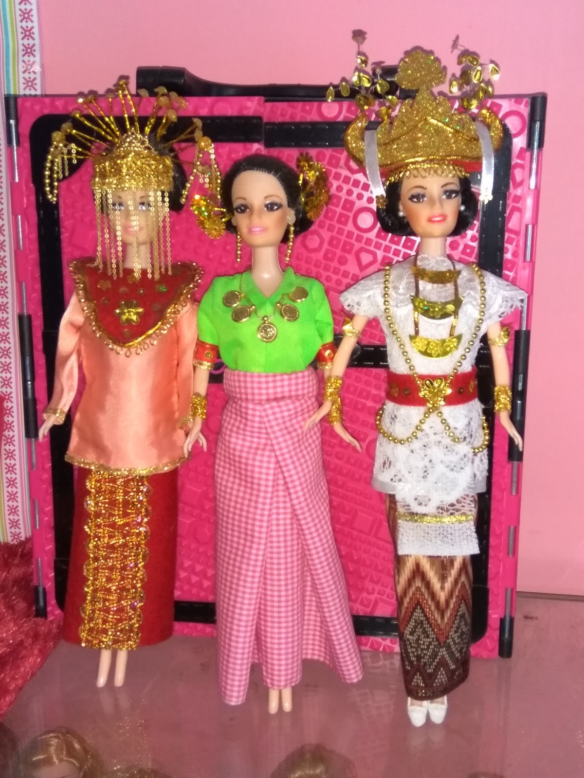 Boneka Barbie Baju Adat - www.rieriecollection.blogspot.com