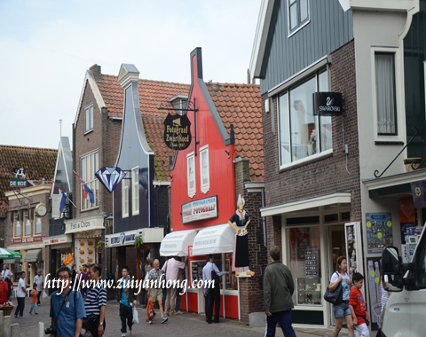 Sweet Memories Of ZuiYanHong: Getting Around In Volendam