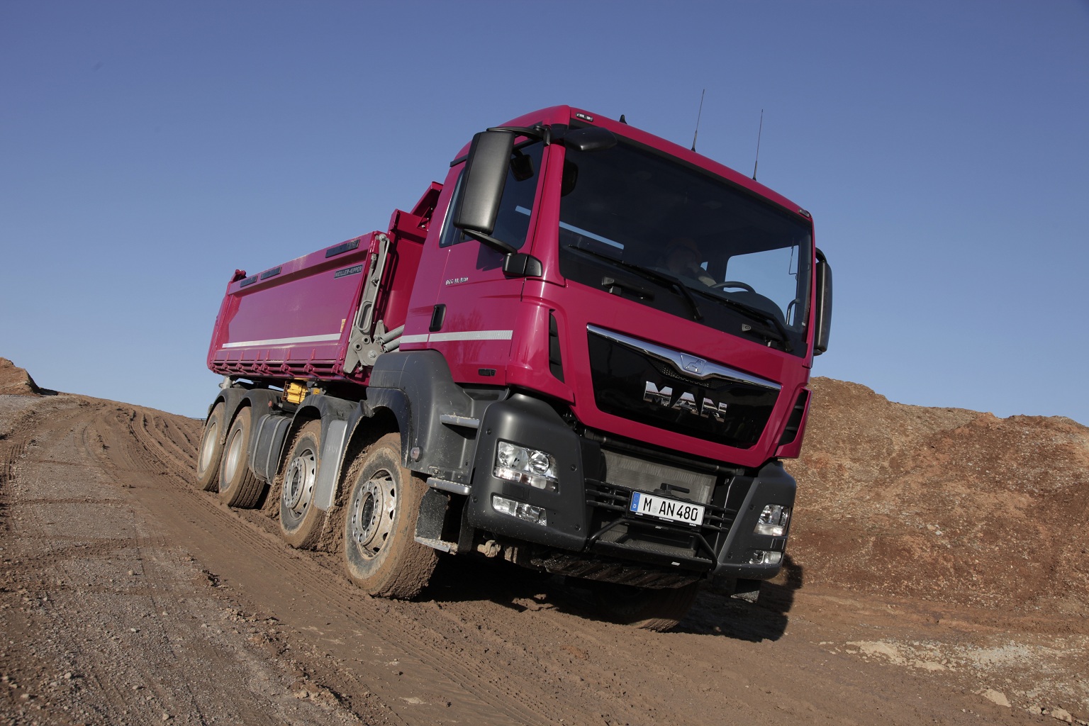 AutoMonthly, we got all the news of the auto industry, including trucks ...