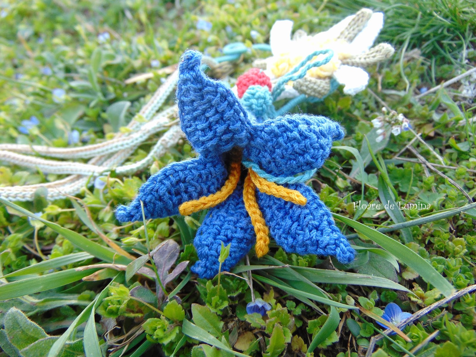 Floare de Lumina: Poem de dragoste - pandantiv lucrat manual cu flori ...