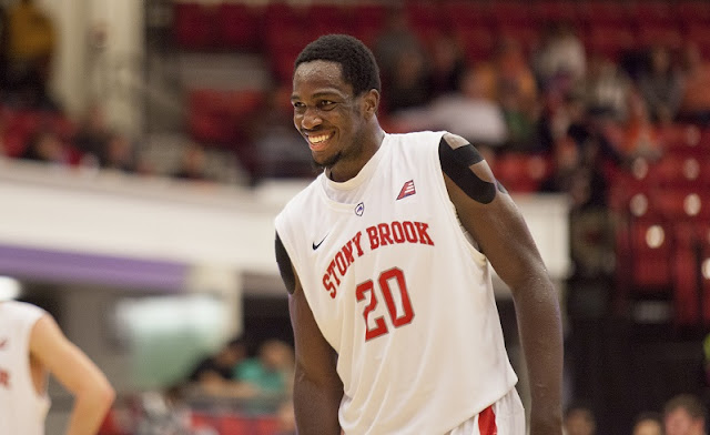 Jameel Warney se unirá al training camp de los Mavs - D-Mavs
