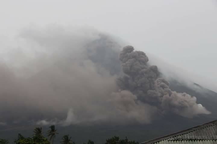 Bicol to expect heavy rains amidst threat of lahar, Mayon Volcano spews ...