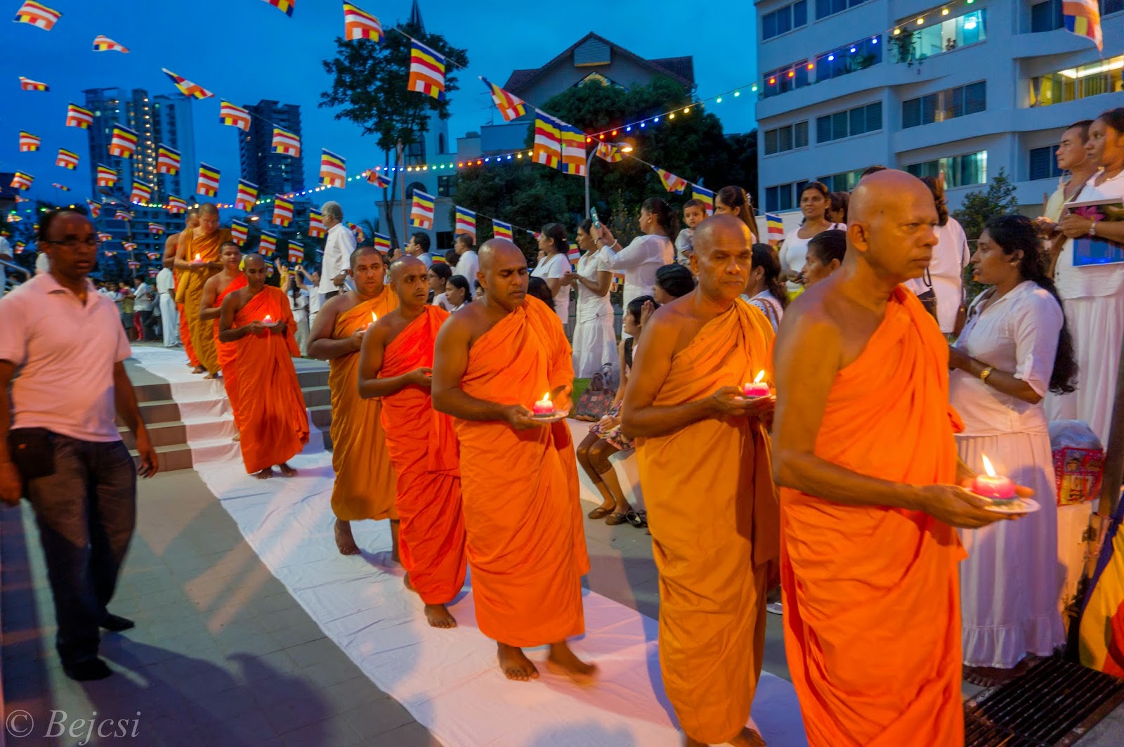 Vesak 2015 in Sri Lankaramaya Buddhist Temple | Adventures of Bejcsi