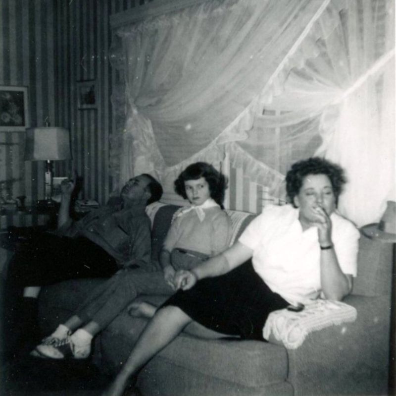 50 Cool Snaps Show How to Smoke Like the 1950s Ladies | Vintage News Daily