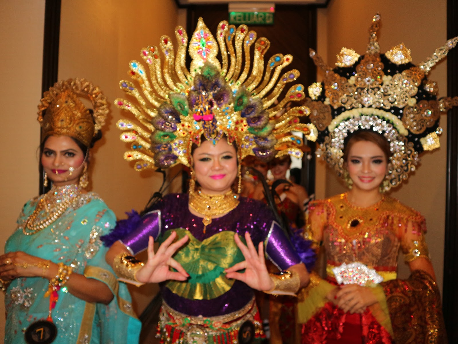 Kee Hua Chee Live!: PART 2---THE NATIONAL COSTUME PARADE WAS THE ...