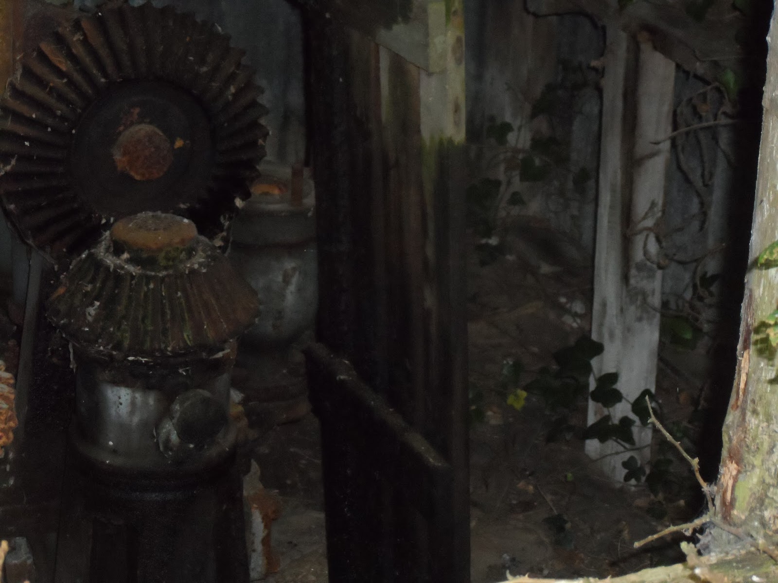 SCRAPTORS SCULPTURE GROUP: July 2013