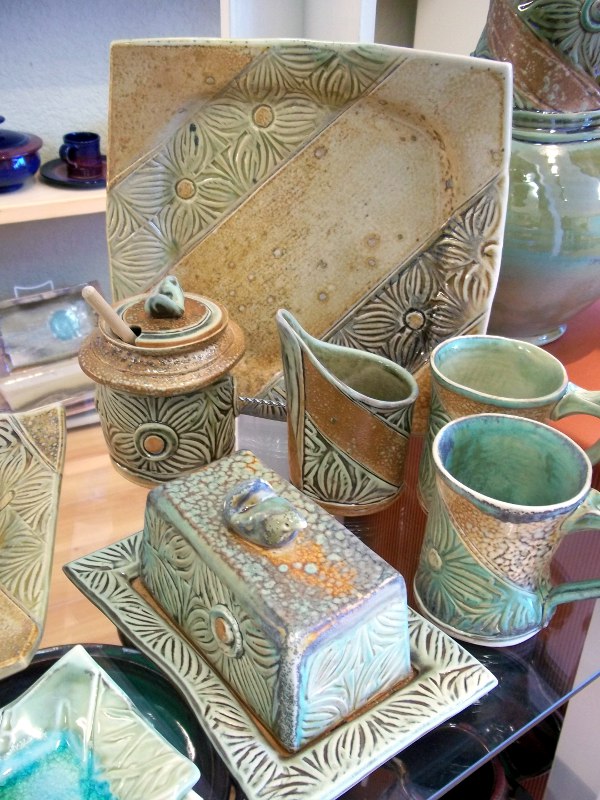 Throwing Mud Gallery: New pottery in the gallery